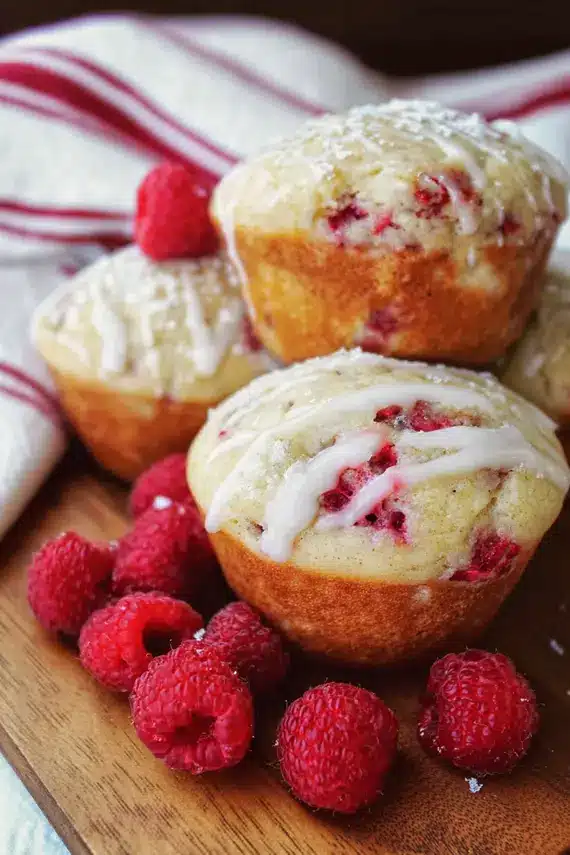 Iced raspberry muffins: Easy and irresistible breakfast